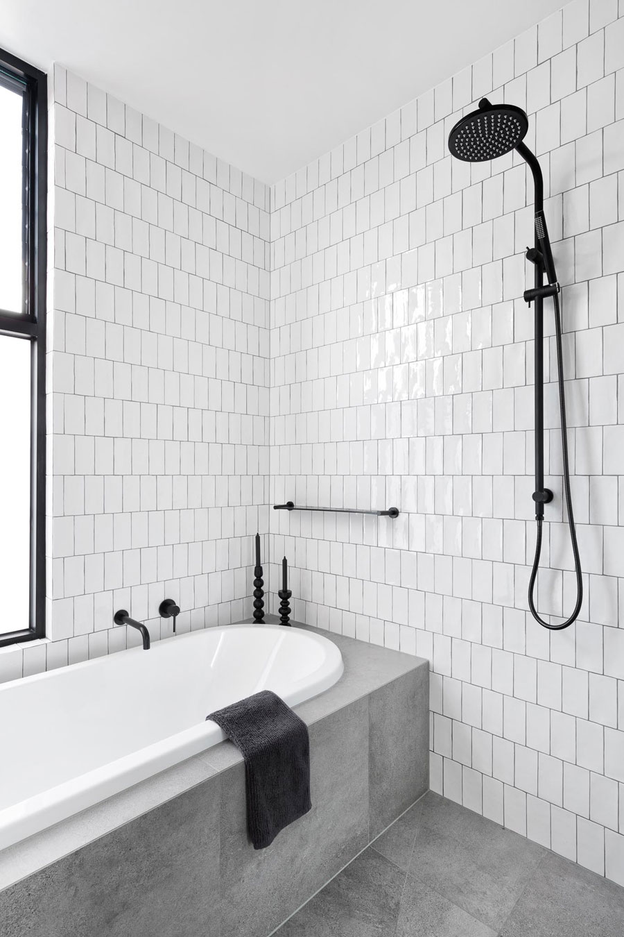 27x Kleine badkamer met bad en douche