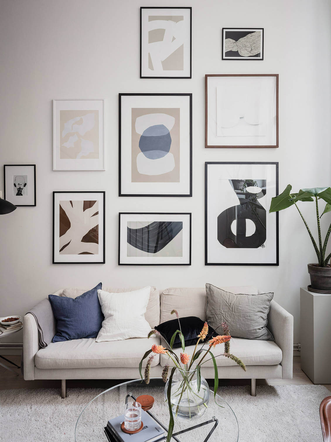 Tips voor het maken van een collage van lijsten aan de muur